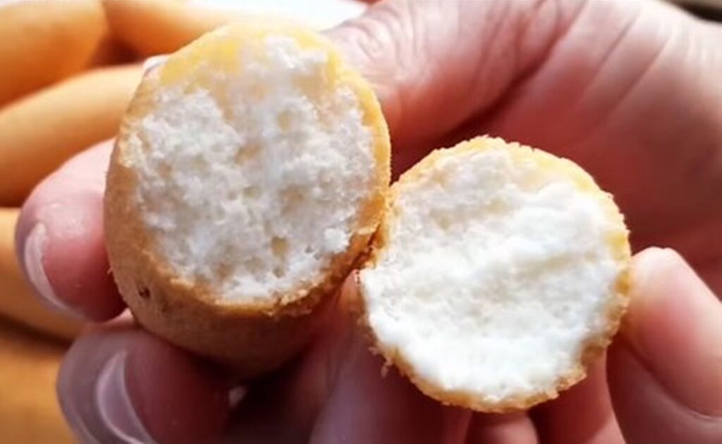 Bolinho de Polvilho Doce: Receita Irresistível com 3 Ingredientes ...